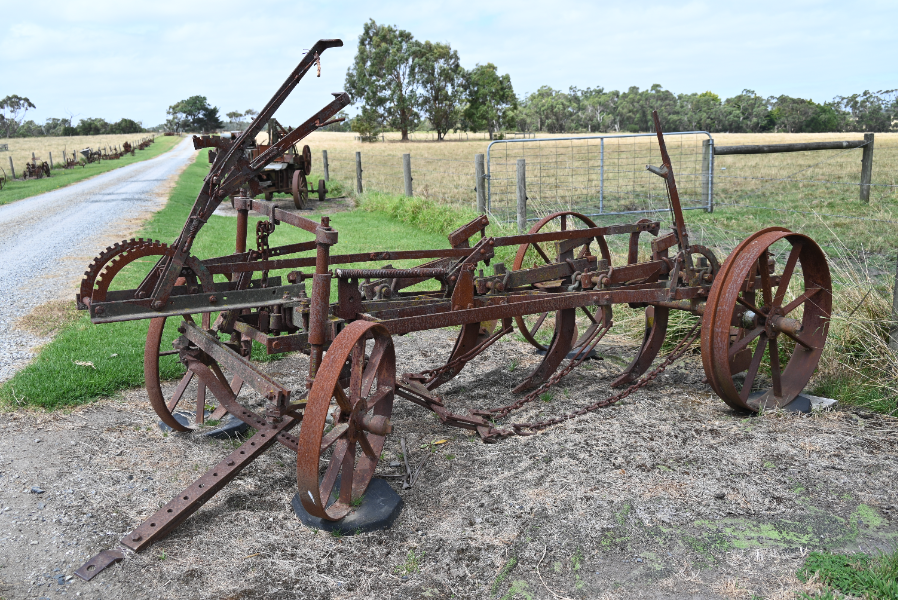 Lot 13 - Ripper | AuctionsPlus