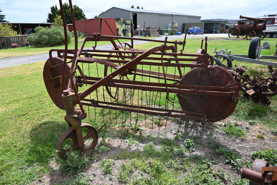 Lot 56 - Hay Rake | AuctionsPlus