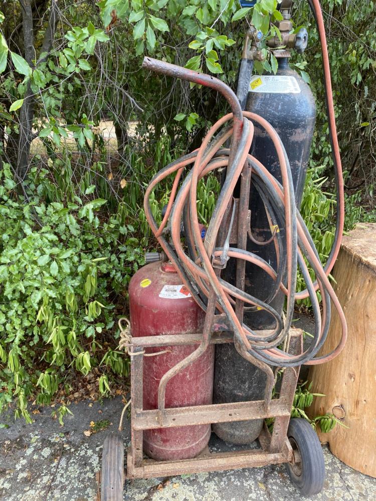 Lot 41 - Oxy Set incl. Gauges, Hoses & Trolley | AuctionsPlus