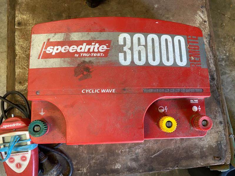 Lot 49 - Speedrite 36000 240V Remote Fence Unit w/ Remote Fault Finder ...