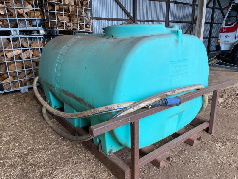 Lot 69 - Rapidspray 2400L Water Tank w/ Honda Firefighter Pump ...