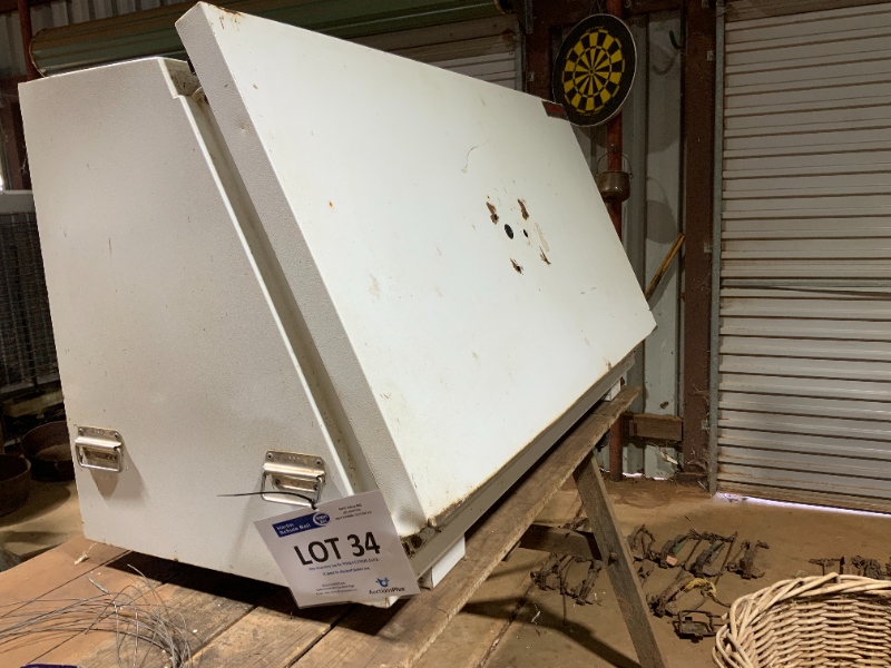 LOT 34 - Lock away Toolbox. | AuctionsPlus