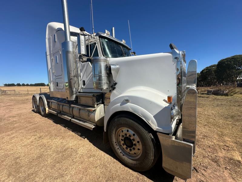Lot 1 - 2020 Kenworth T909 | AuctionsPlus