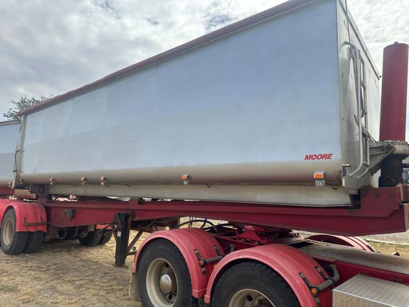 Lot 3 - 2004 Moore Trailers 24' Slideback Tipping Trailer | AuctionsPlus