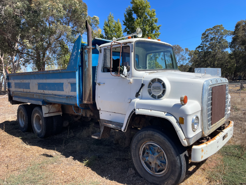Lot 5 - Ford 8000 Tipper | AuctionsPlus