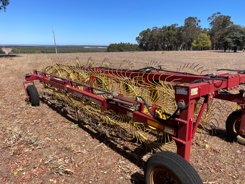 Lot 10 - Hay Rake | AuctionsPlus
