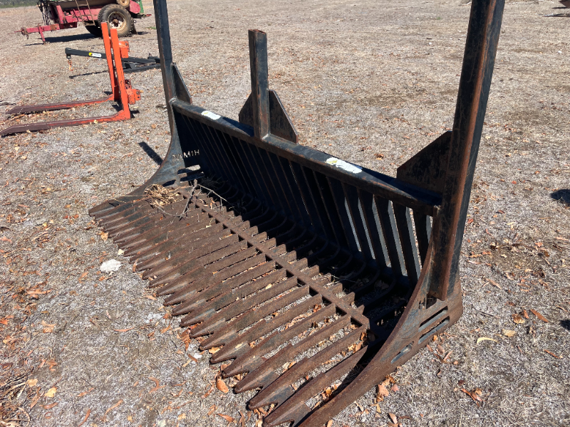 Lot 25 - Stick Bucket | AuctionsPlus