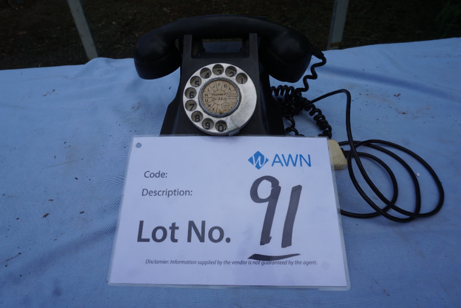 Lot 91 - Bakerlite phone | AuctionsPlus