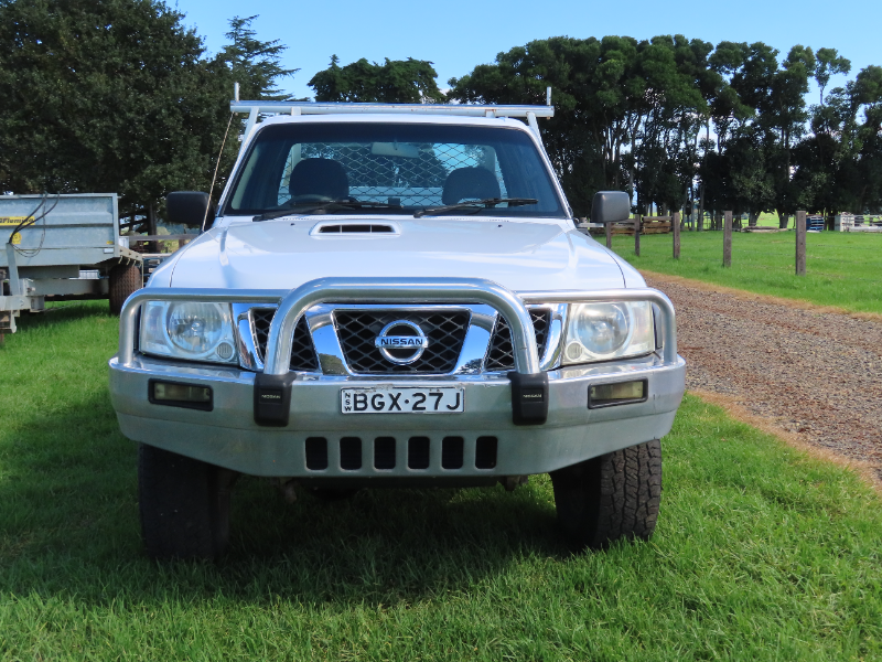 Lot 8 - 2009 Nissan Patrol Tray Back | AuctionsPlus