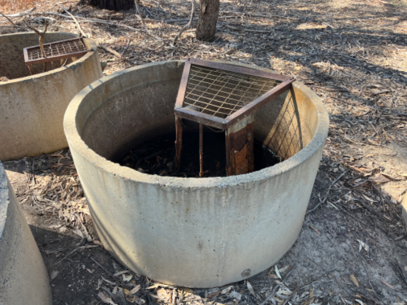 Lot 65 - 4 x Circular Concrete Water Troughs | AuctionsPlus