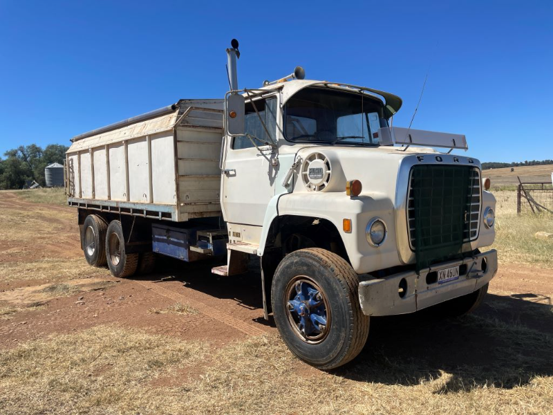 Lot 5 - Ford L900 Grain Tipper Truck | AuctionsPlus