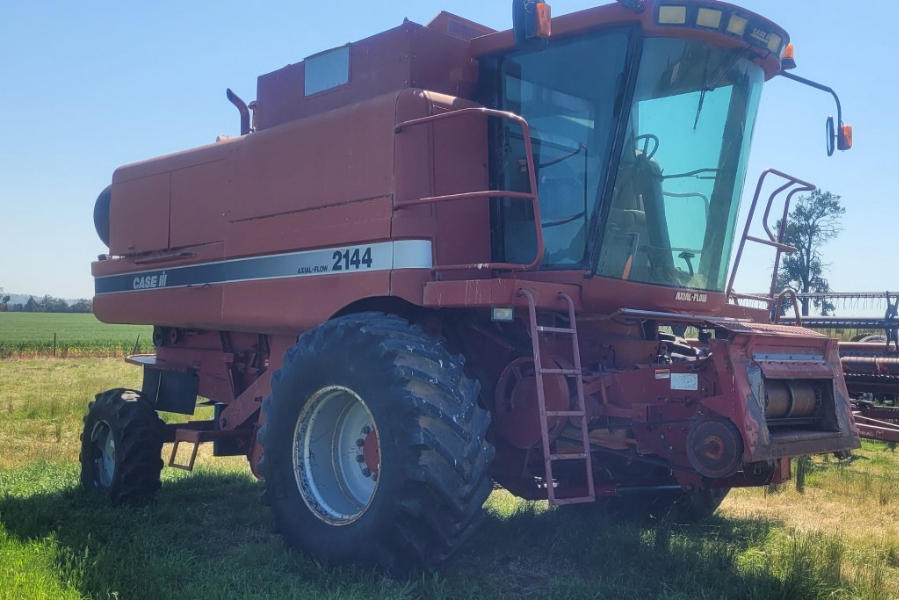Lot 9 - Case 2144 Axial Flow Header | AuctionsPlus