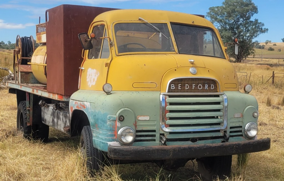 Lot 29 - Bedford RL Fire Tanker | AuctionsPlus