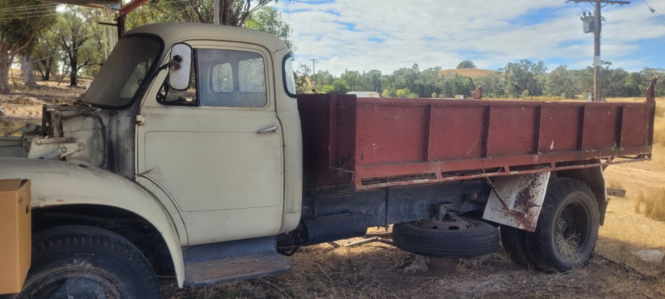 Lot 31 - Bedford J6 Tip Truck | AuctionsPlus
