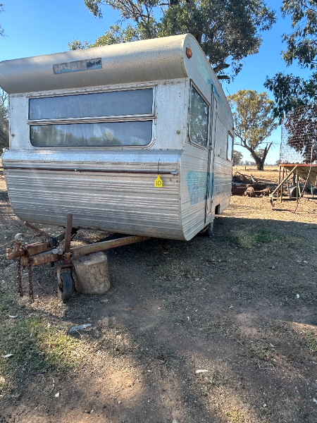 Lot 11 - Caravan Tag 10 | AuctionsPlus