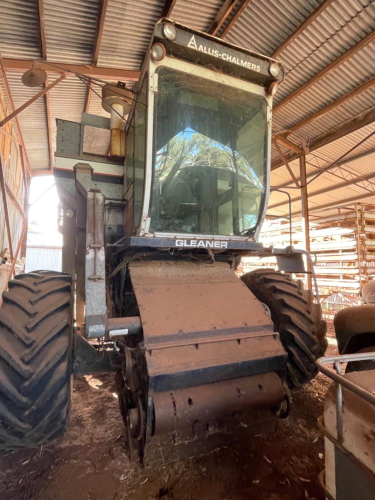 Lot 2 - Gleaner L2 Header | AuctionsPlus