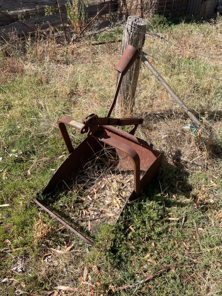 Lot 61 - Massey Ferguson Scoop | AuctionsPlus
