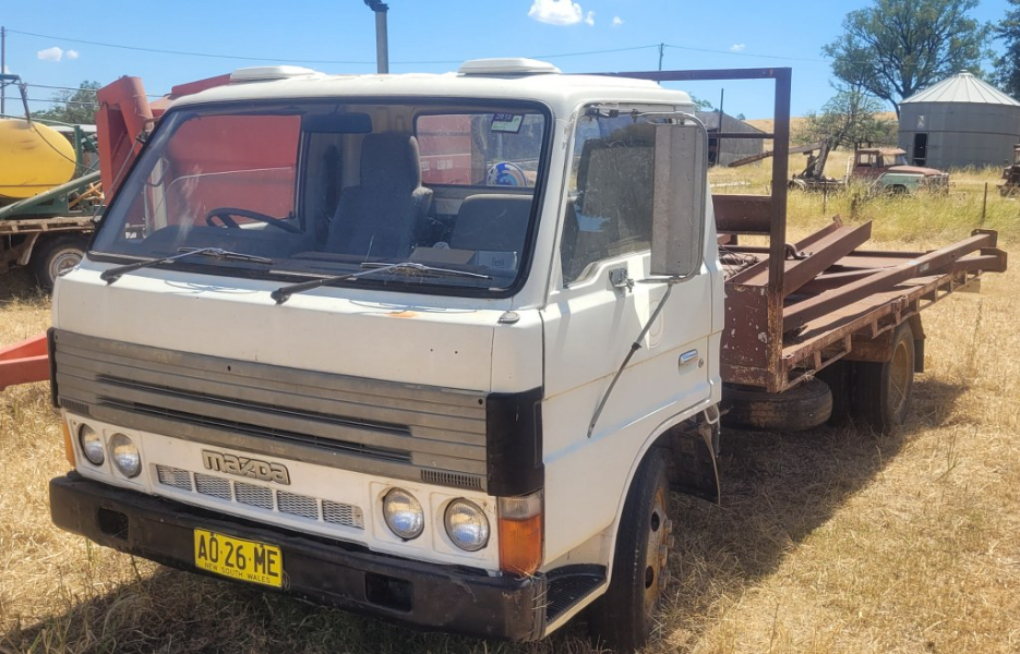 Lot 56 - Mazda T3500 TrayTruck | AuctionsPlus