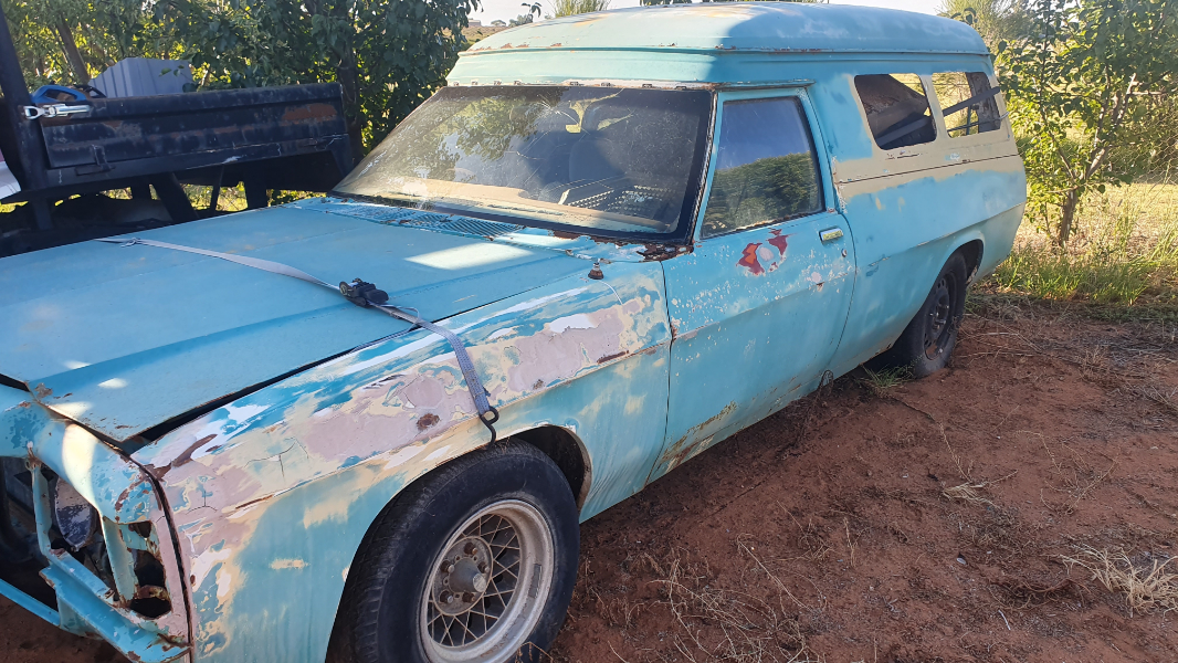 Lot 272 - HX Panelvan 308 engine | AuctionsPlus