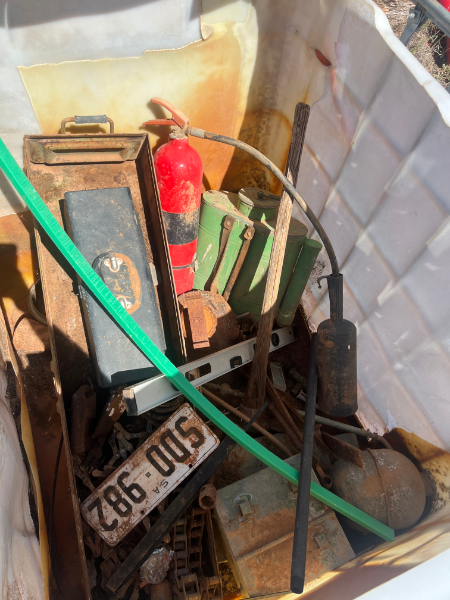 Lot 186 - Sundry items, tools boxes, jack stand, sprayer | AuctionsPlus