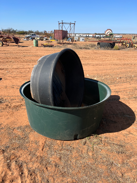 Lot 32 - 2x round poly stock troughs | AuctionsPlus