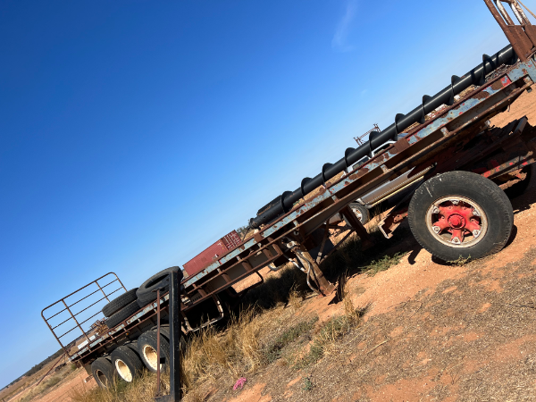 Lot 27 - Freighter 40ft trixaxle trailer, container pins, w/- single ...