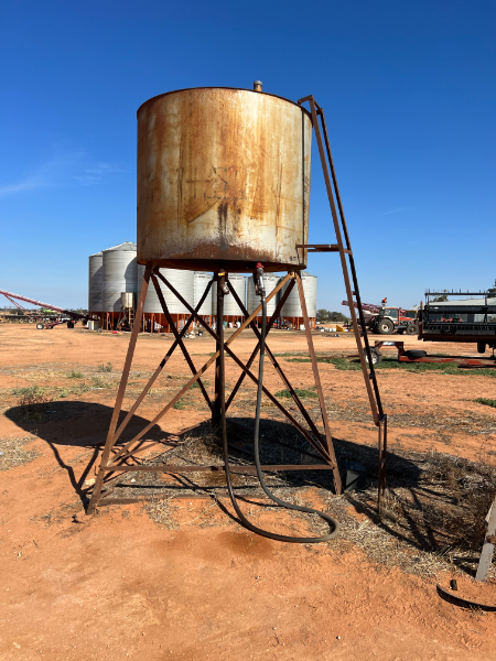 Lot 24 - 2000ltr deisel tank on stand | AuctionsPlus