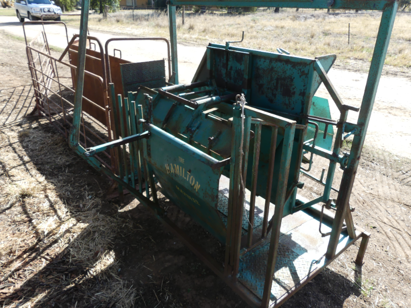 Lot 100 - Hamilton Sheep Handler | AuctionsPlus