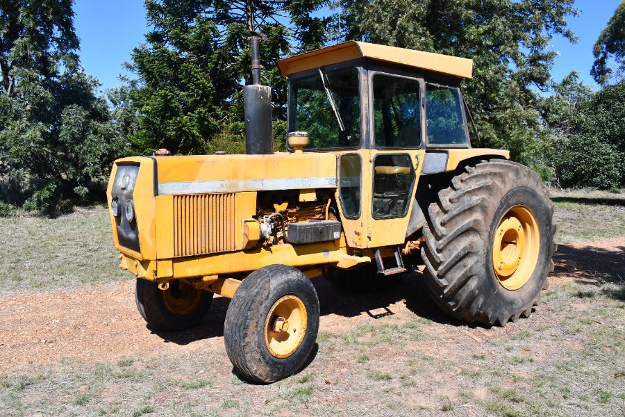 Lot 51 - Chamberlain 4080 tractor | AuctionsPlus