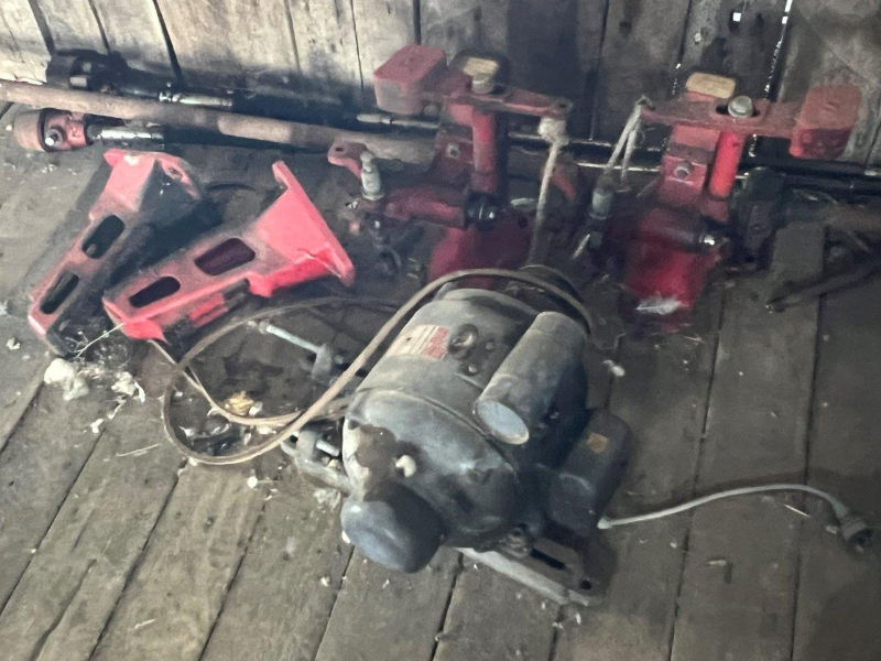 Lot 37 - OVERHEAD SHEARING GEAR | AuctionsPlus