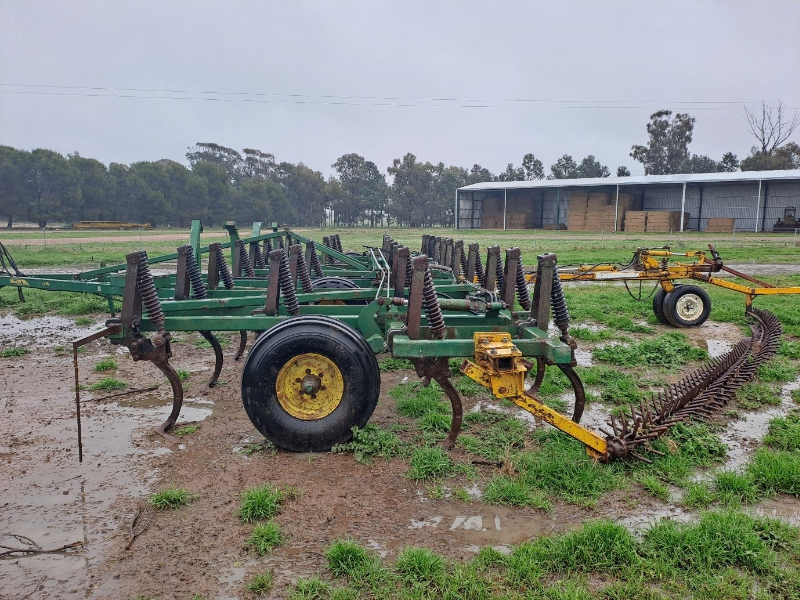 Lot 20 - Horwood Bagshaw 35ft Chisel Plough | AuctionsPlus