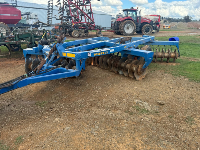 Lot 15 - 32 FIELD BOSS GRIZZLY | AuctionsPlus