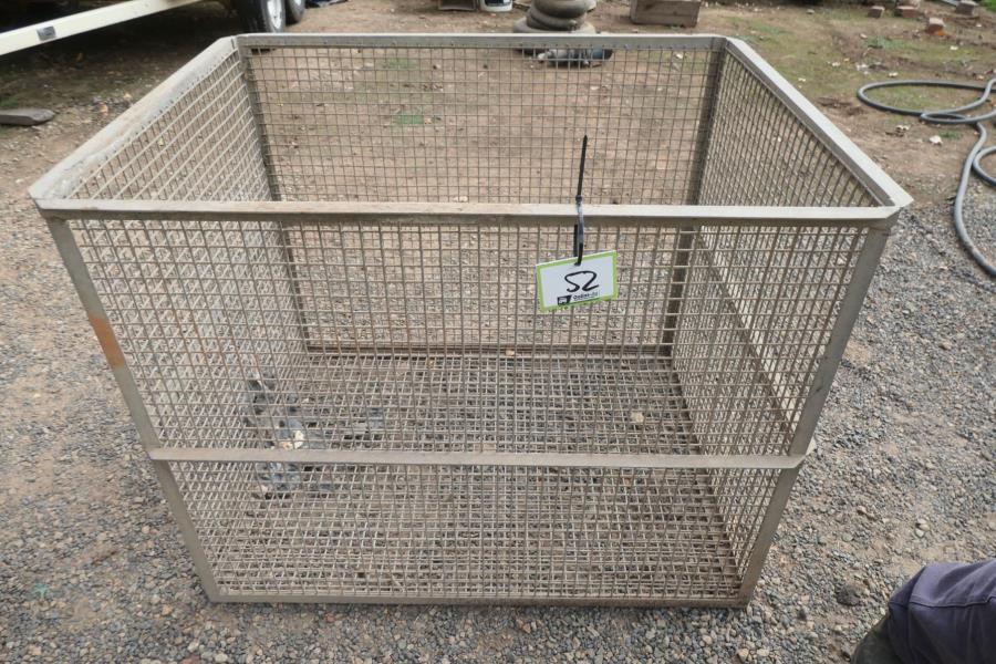 Lot 52 - Steel cage 1m sq | AuctionsPlus