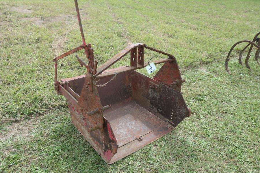 Lot 62 - Rear End Tractor Scoop | AuctionsPlus