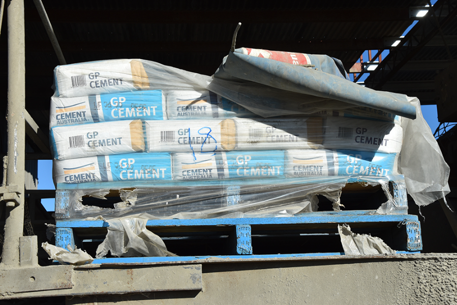 18 - 1/2 a Pallet of 20kg Cement Australia General Purpose cement bags ...