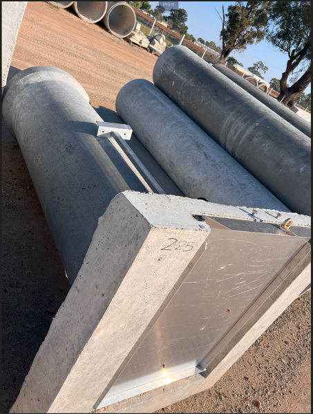 225 - Bell End Pipe with Slide Door & Winch | AuctionsPlus