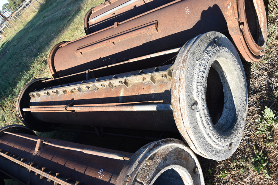 Lot 539 - Rubber Ring Joint Pipe Mould, 2600mm x 450mm | AuctionsPlus