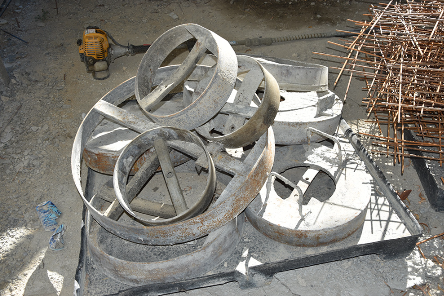 Lot 702 - Pallet of Circular Moulds | AuctionsPlus