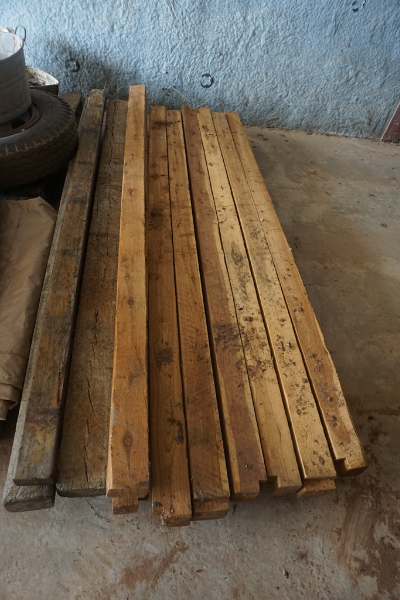 Lot 62 - Wooden post 8 new & 8 old few shorter lengths | AuctionsPlus