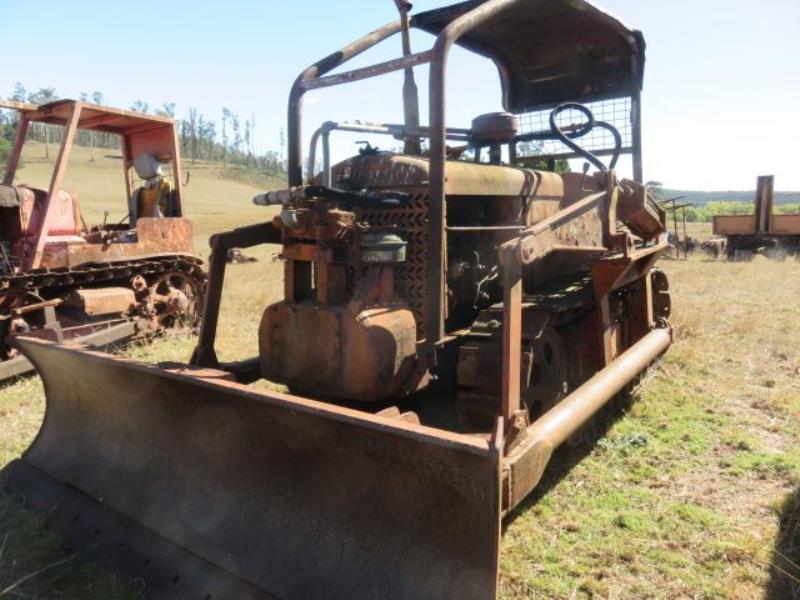 Lot 4 - Oliver Cletrac AD Crawler | AuctionsPlus