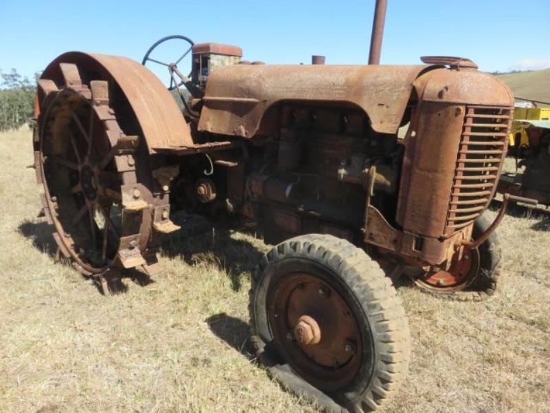 Lot 31 - Case DEX Tractor | AuctionsPlus