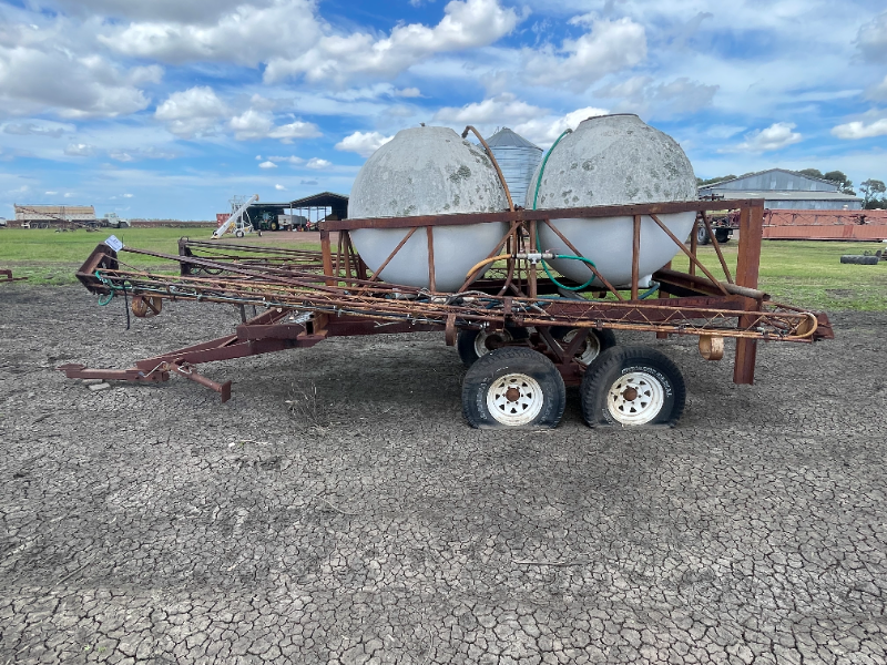 Lot 39 - Old boom spray and 2 tanks | AuctionsPlus