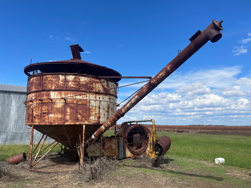 Lot 128 - 15 tonne Stevens Grain Drier with load out auger | AuctionsPlus