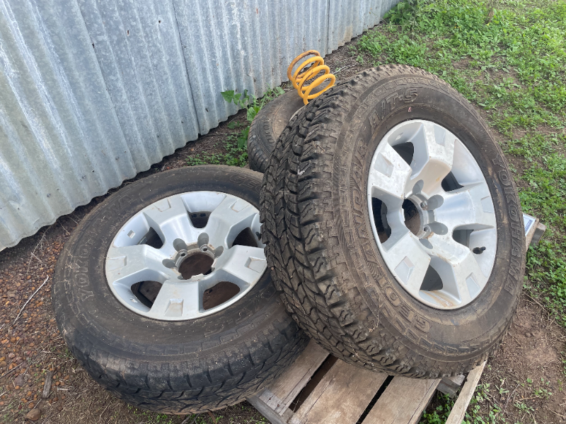 Lot 139 - 5xGU Patrol 17” alloy rims & tyre's, 1x16” steel rim suit ...