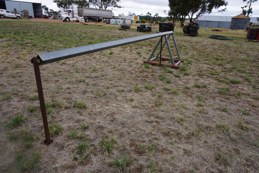 Lot 116 - Tarp spreader - 5m | AuctionsPlus