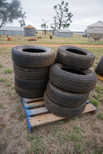 Lot 90 - Pallet of mixed used tyres | AuctionsPlus