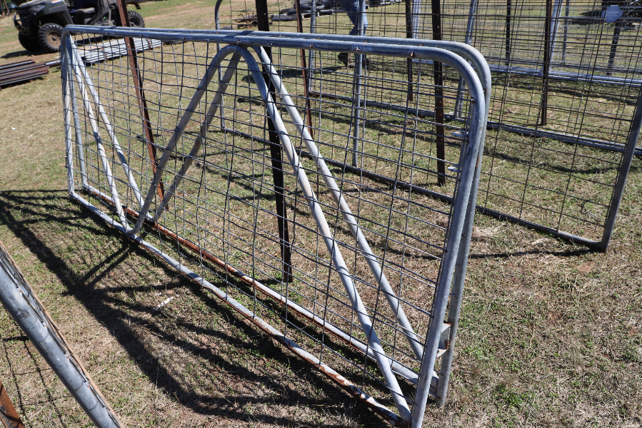 Lot 85 - Gate x 2 ($/each) | AuctionsPlus