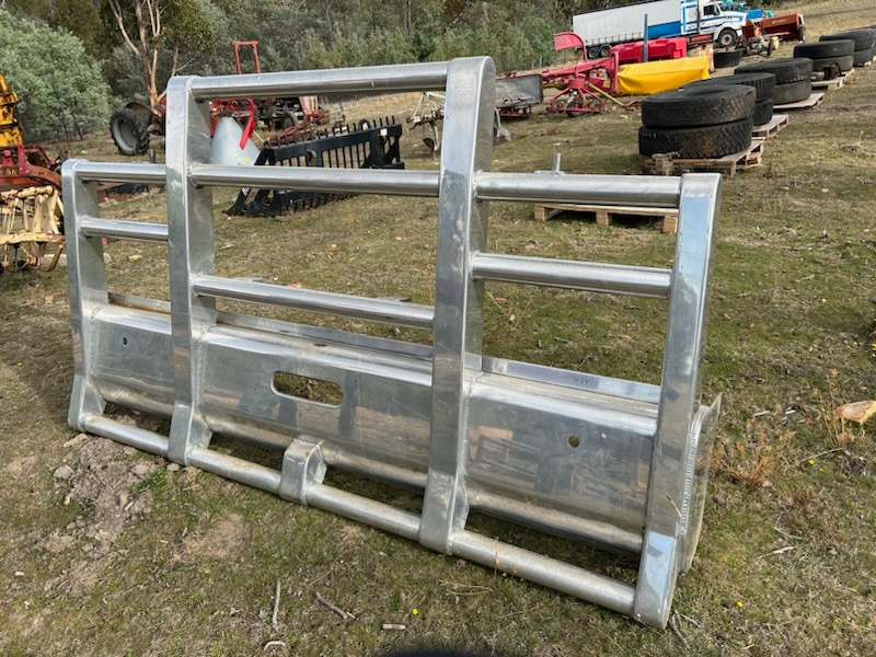 Lot 24 - Western Star Bull Bar | AuctionsPlus