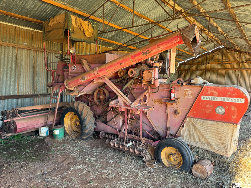 Lot 29 - Massey Ferguson 585 Header | AuctionsPlus