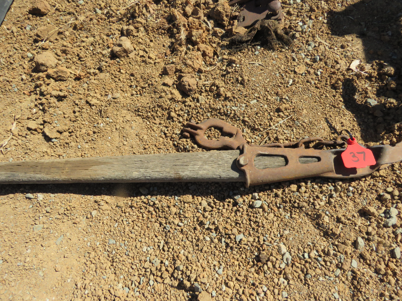 Lot 37 - ANTIQUE POST PULLER | AuctionsPlus